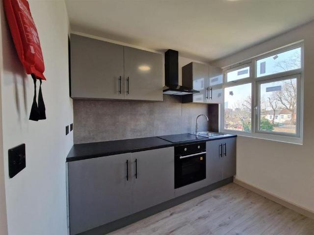 1 bedroom in a house share to rent