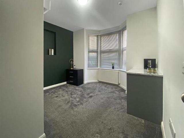 1 bedroom in a house share to rent