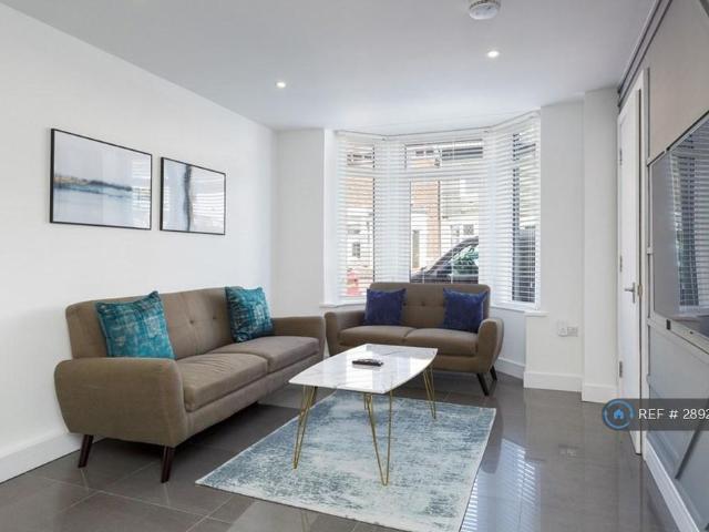 1 bedroom in a house share to rent