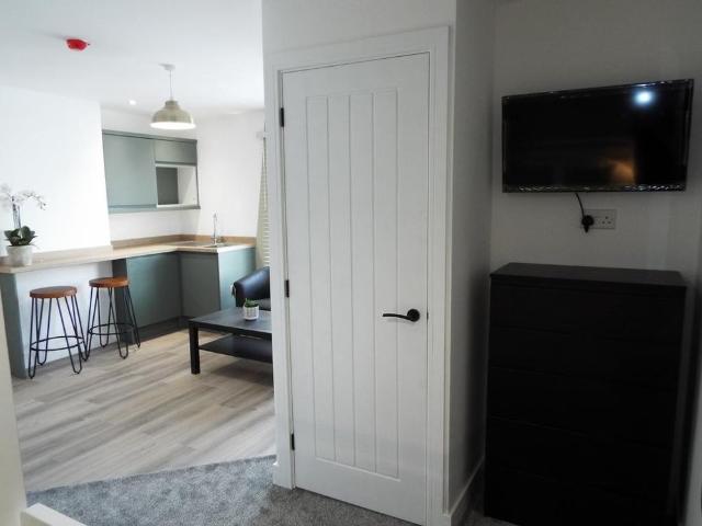 1 bedroom in a house share to rent
