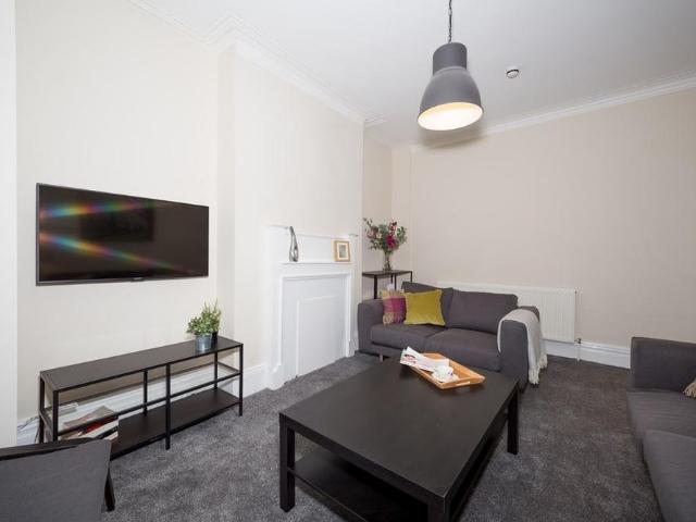 1 bedroom in a house share to rent