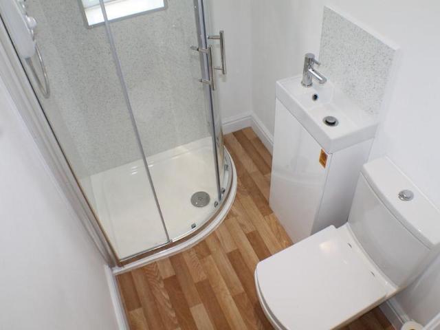 1 bedroom in a house share to rent