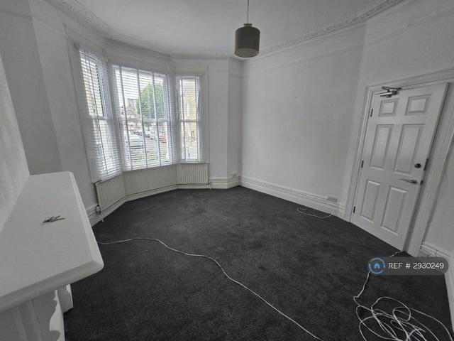 1 bedroom in a house share to rent