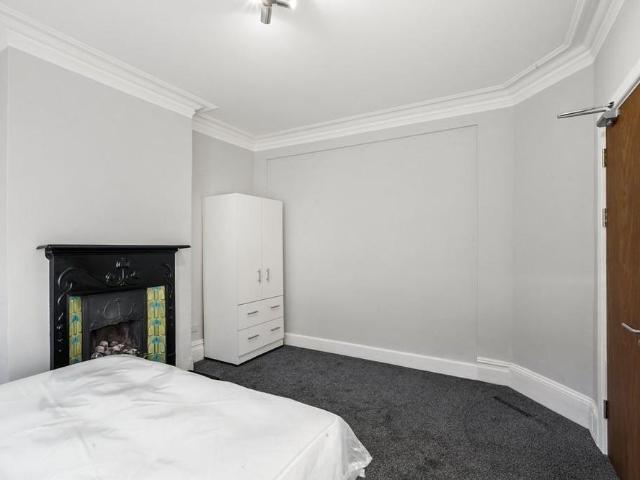 1 bedroom in a house share to rent