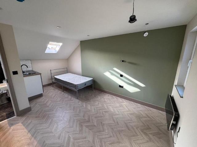 1 bedroom in a house share to rent