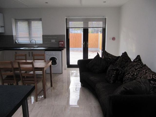 1 bedroom in a house share to rent