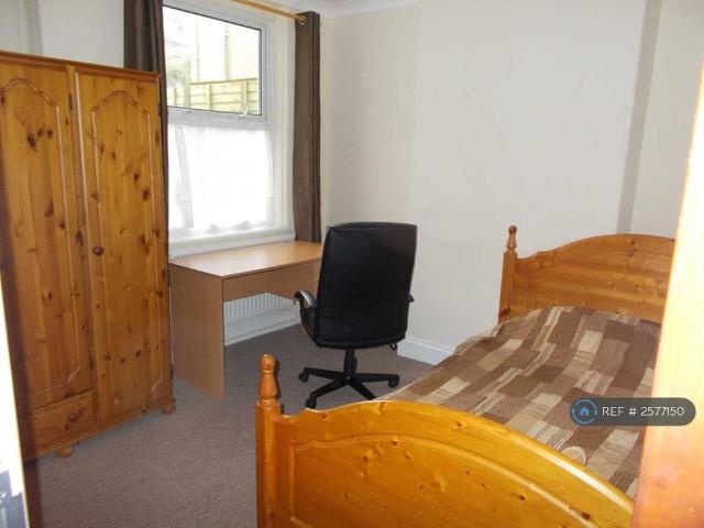 1 bedroom in a house share to rent