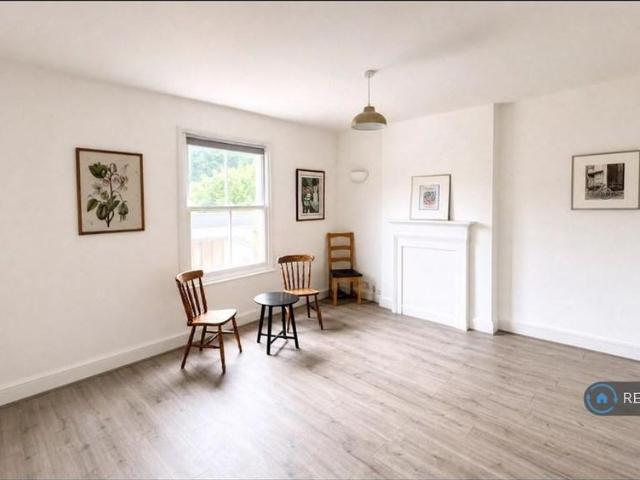 1 bedroom in a house share to rent