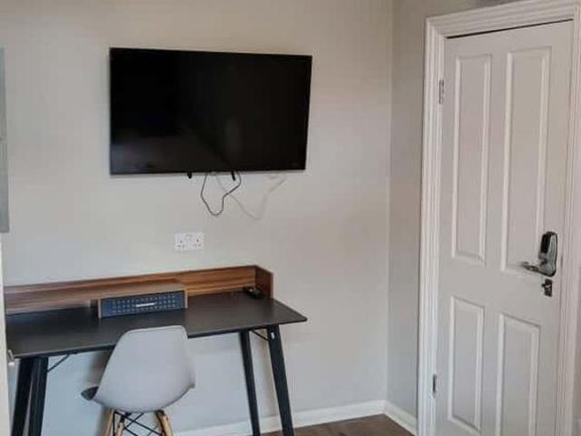 1 bedroom in a house share to rent
