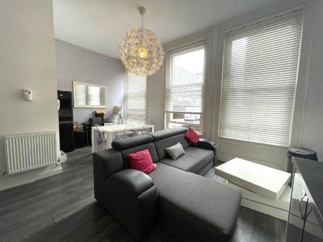 1 bedroom in a house share to rent