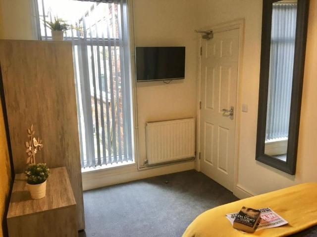 1 bedroom in a house share to rent