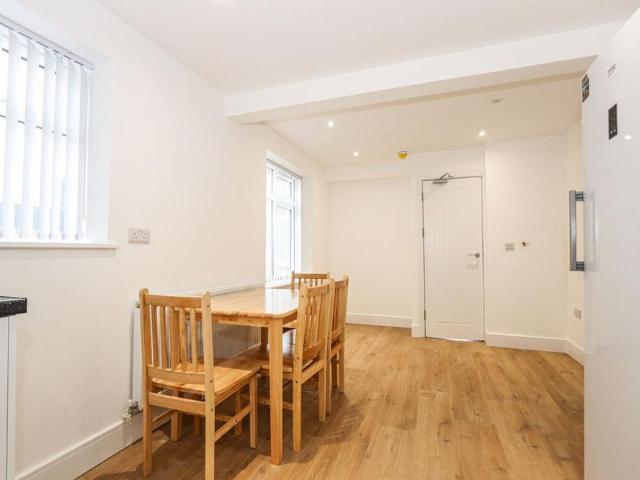 1 bedroom in a house share to rent