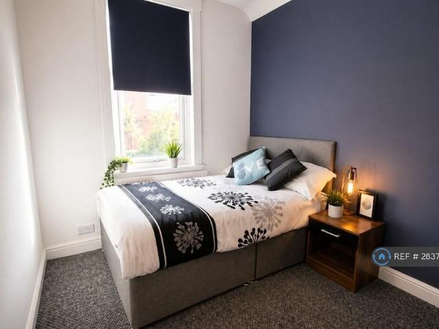 1 bedroom in a house share to rent