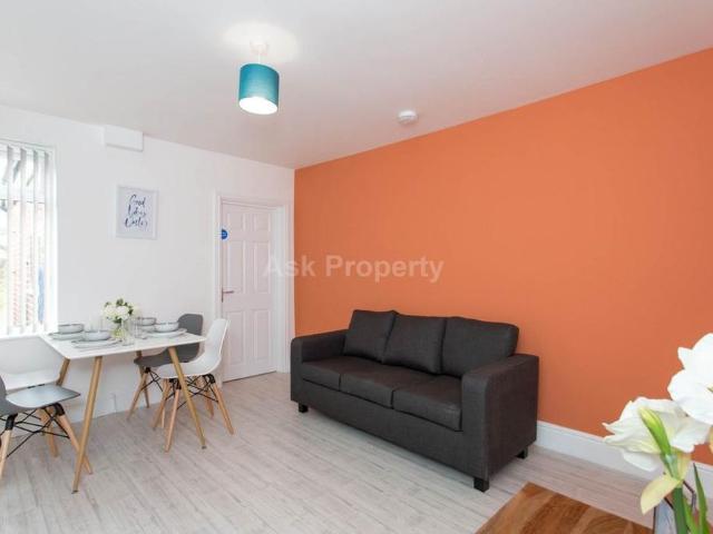 1 bedroom in a house share to rent