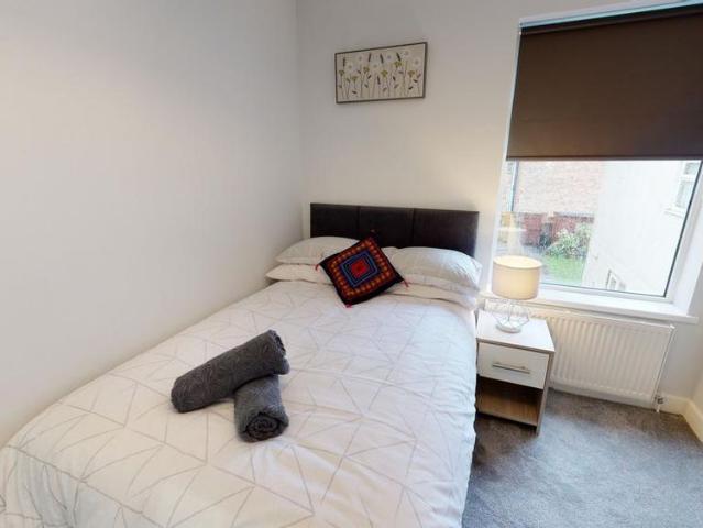 1 bedroom in a house share to rent