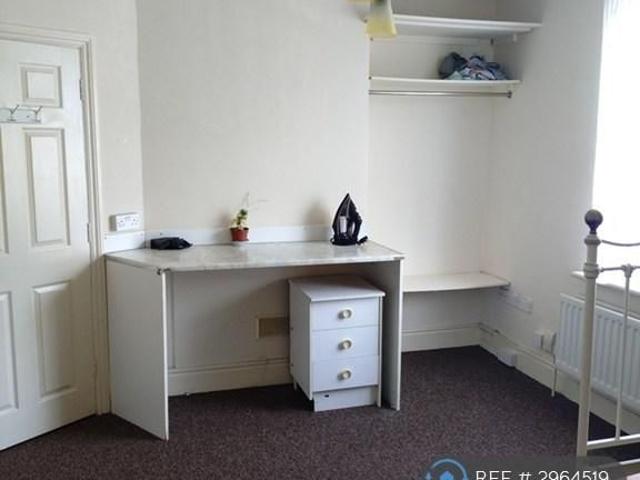 1 bedroom in a house share to rent