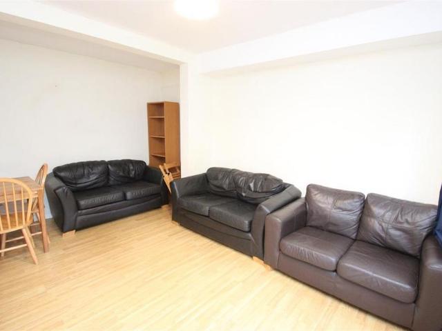 1 bedroom in a house share to rent