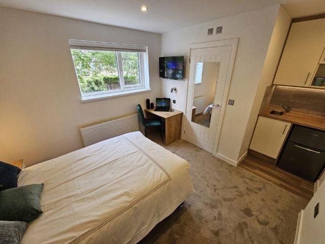 1 bedroom in a house share to rent