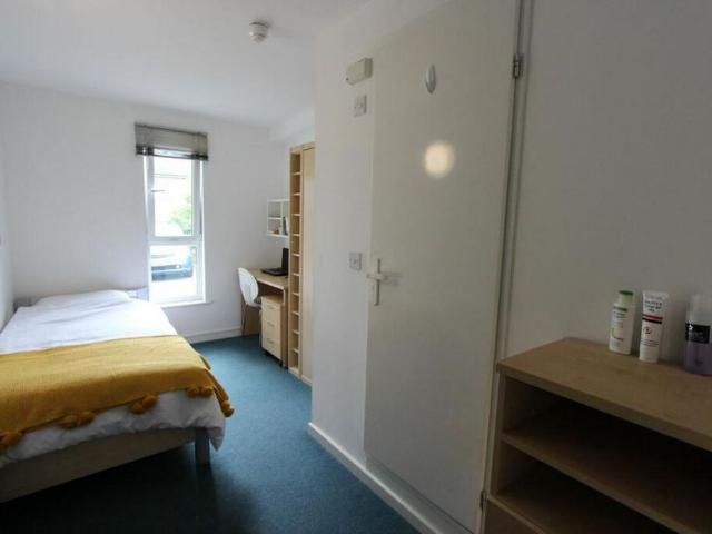 1 bedroom in a house share to rent