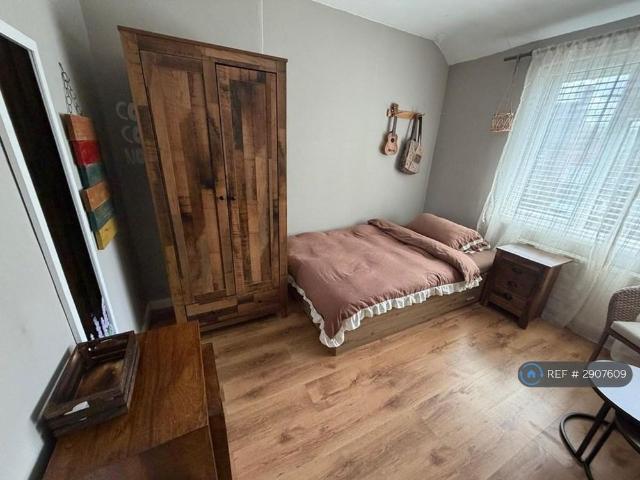1 bedroom in a house share to rent