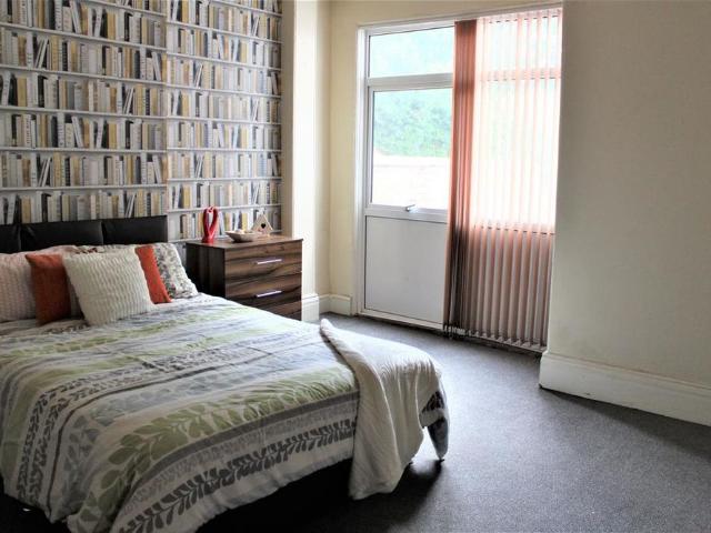 1 bedroom in a house share to rent