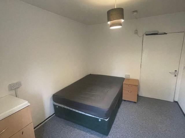 1 bedroom in a house share to rent
