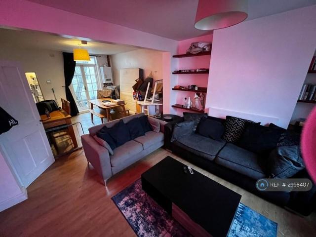 1 bedroom in a house share to rent