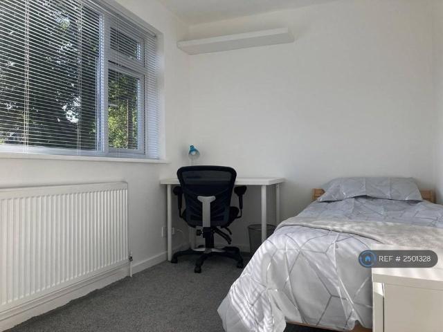 1 bedroom in a house share to rent