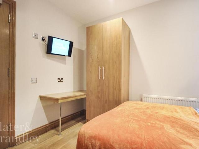 1 bedroom in a house share to rent