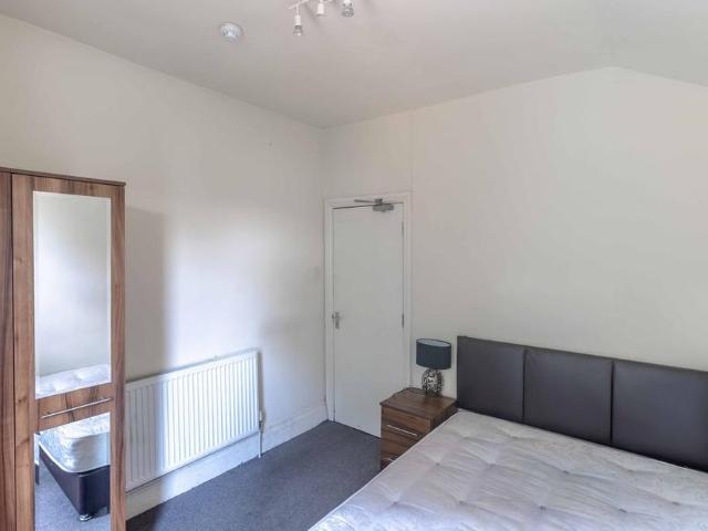 1 bedroom in a house share to rent