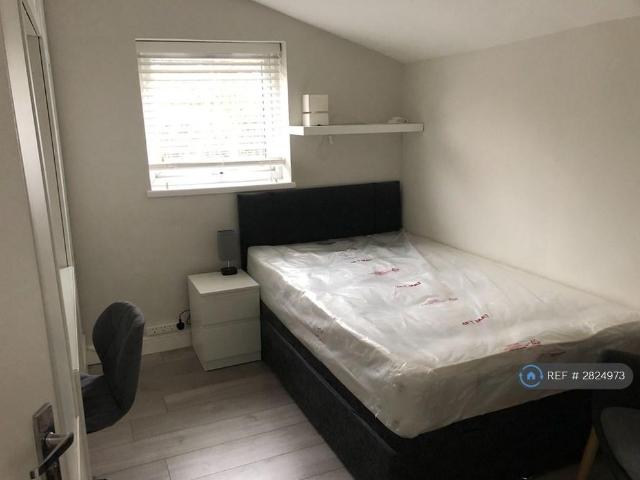 1 bedroom in a house share to rent