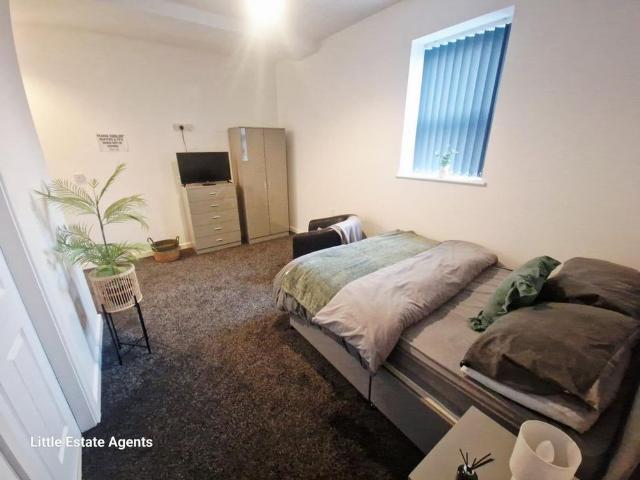 1 bedroom in a house share to rent