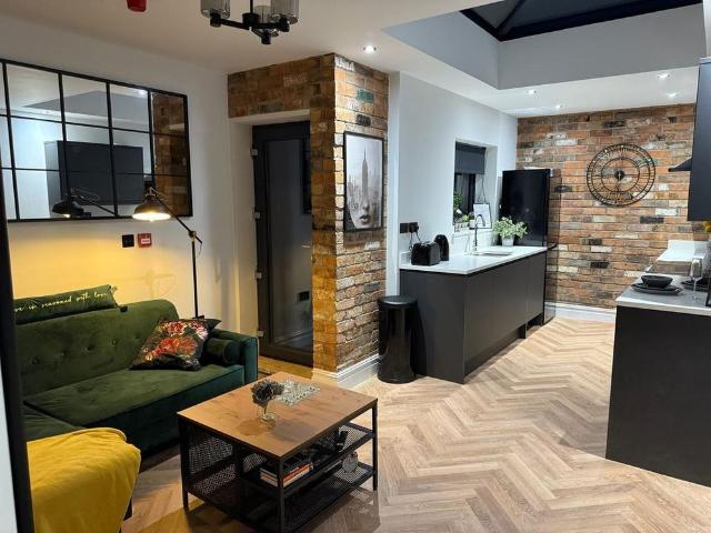 1 bedroom in a house share to rent