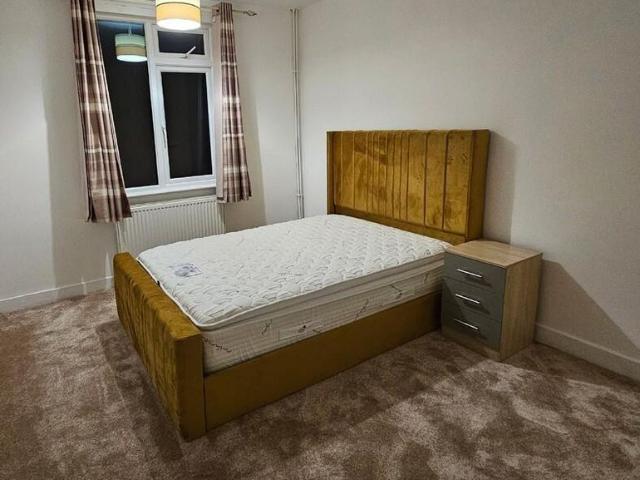 1 bedroom in a house share to rent