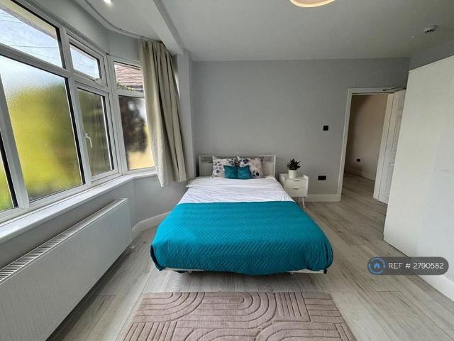 1 bedroom in a house share to rent