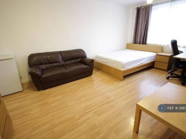 1 bedroom in a house share to rent