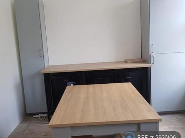 1 bedroom in a house share to rent