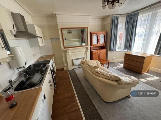 1 bedroom in a house share to rent