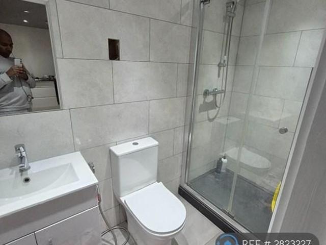 1 bedroom in a house share to rent
