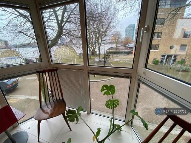 1 bedroom in a house share to rent