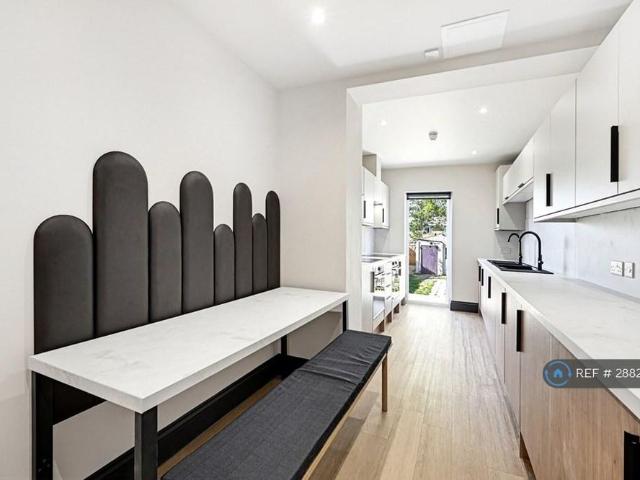 1 bedroom in a house share to rent