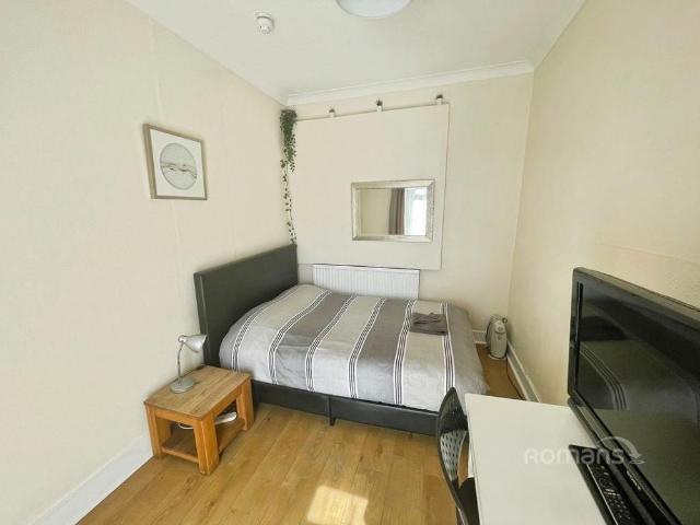 1 bedroom in a house share to rent