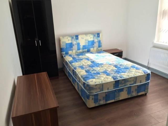 1 bedroom in a house share to rent
