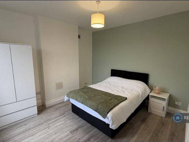 1 bedroom in a house share to rent
