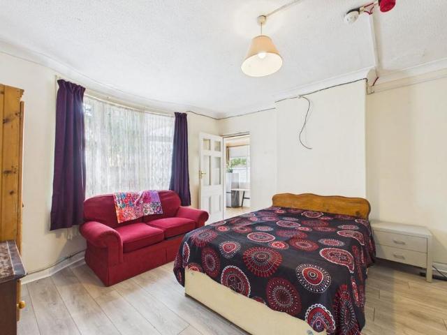 1 bedroom in a house share to rent