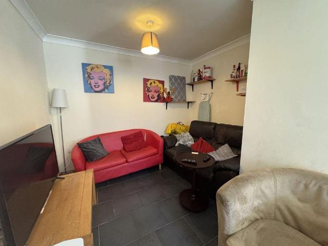 1 bedroom in a house share to rent