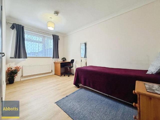1 bedroom in a house share to rent