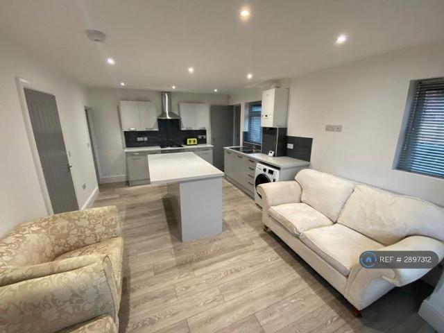 1 bedroom in a house share to rent