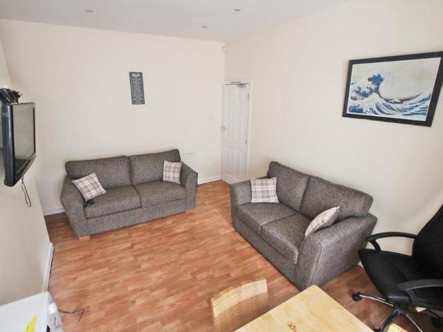 1 bedroom in a house share to rent