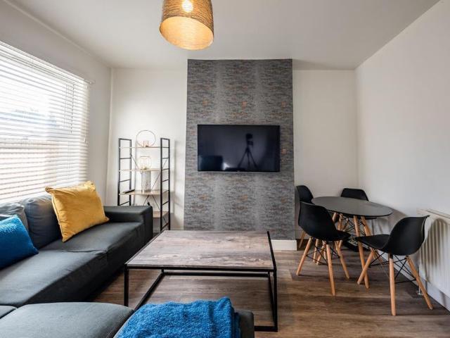 1 bedroom in a house share to rent